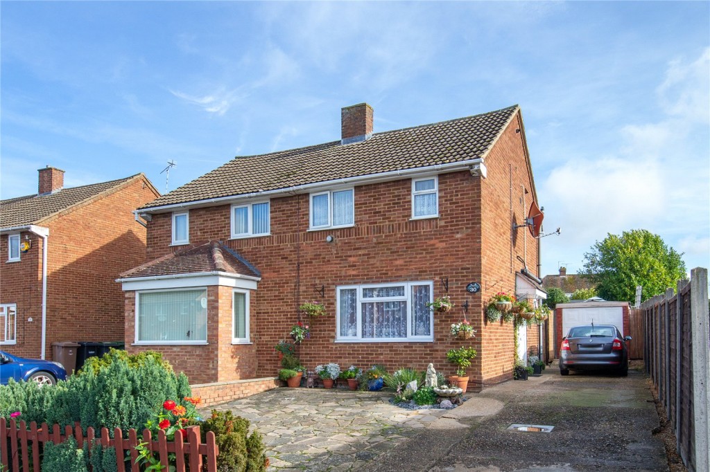 Luton, Bedfordshire, 2 bedroom, Semi Detached House