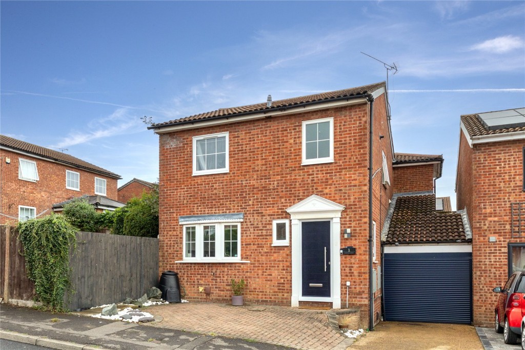 Luton, Bedfordshire, 4 bedroom, Link Detached House